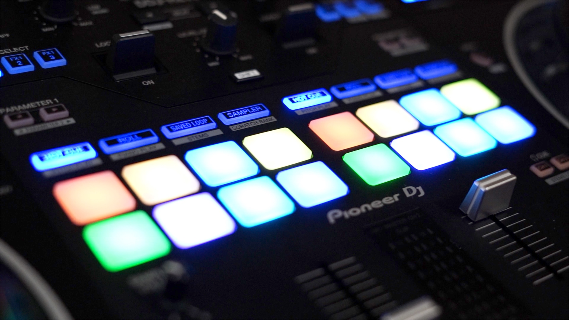 DJ Controllers for Beginners and Pros - Top Brands | STOKYO WORLD